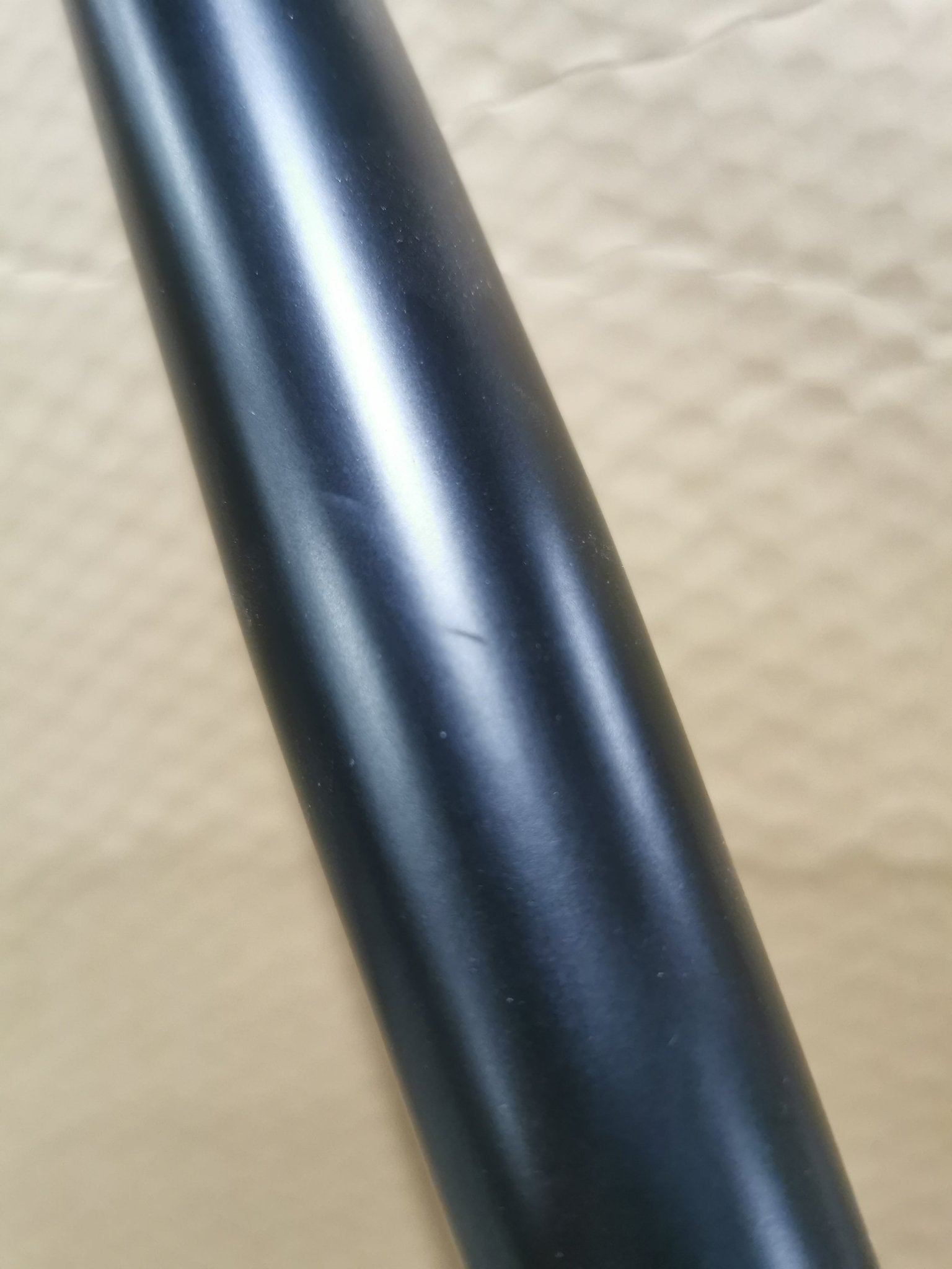 Carlo spisebordsstol - Grøn velour med armlæn. Mærker på ben/stof (OU1