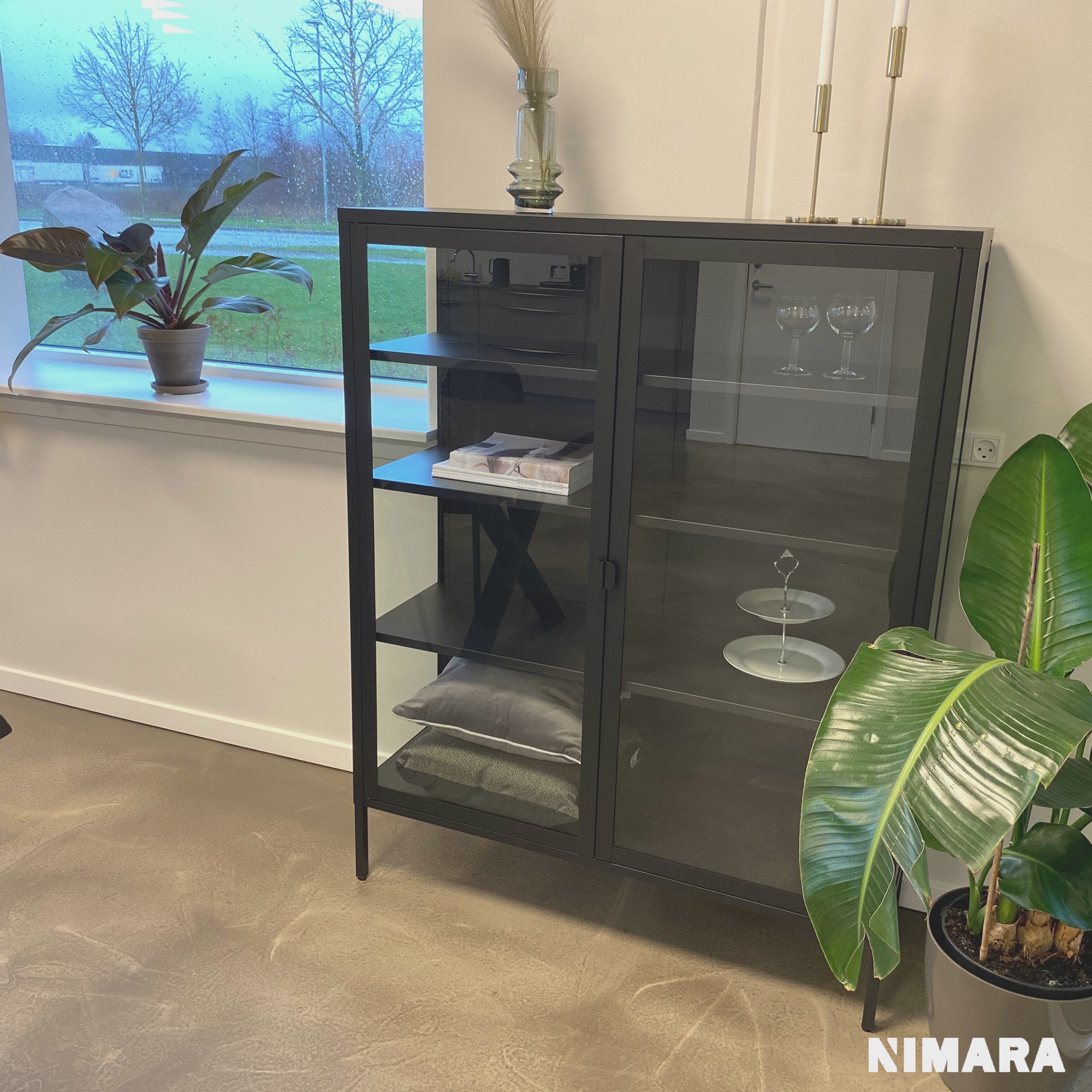 Herman - Vitrineskab i sort metal og glas | 110x40x140cm