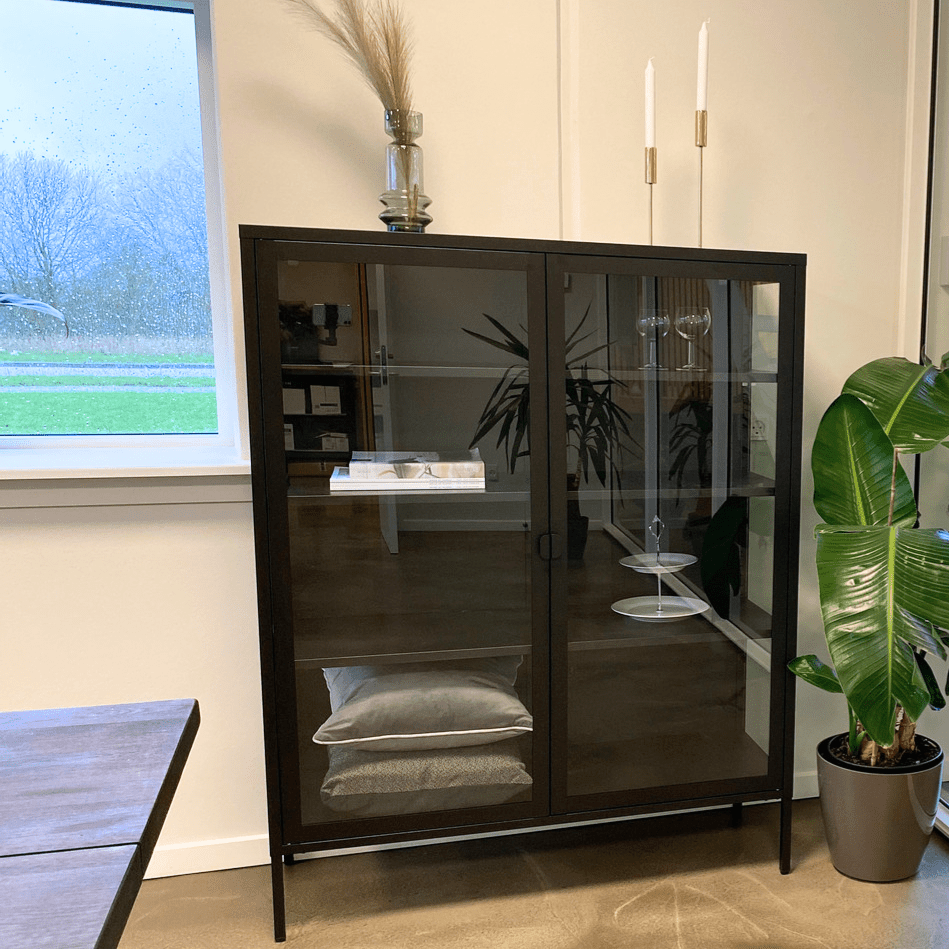 Herman - Vitrineskab i sort metal og glas | 110x40x140cm